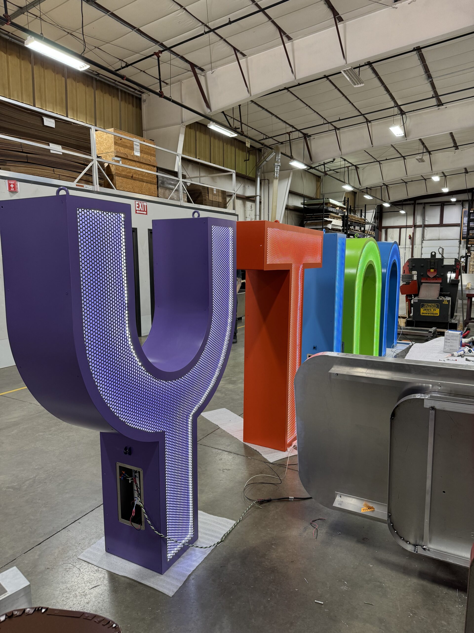 Lighted Signs | Admiral Wholesale Signs